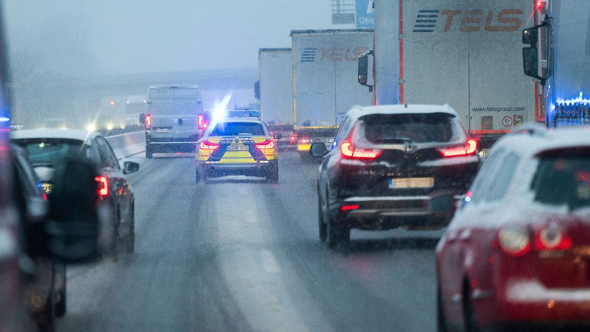 Zahlreiche Unfälle: Chaos auf Autobahnen dauert an - n-tv.de