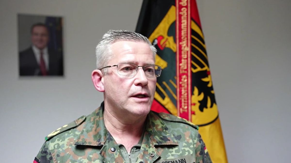 "Zivile Seite muss uns jetzt helfen": Bundeswehr-Kommandeur erklärt ...