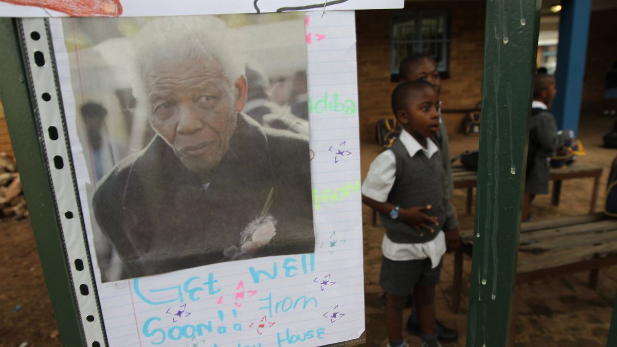 "Sehr krank, aber keine Lebensgefahr": Sorge um Nelson Mandela - n-tv.de