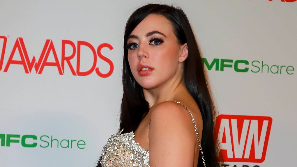 US-Pornodarstellerin Whitney Wright empört mit Reise in Iran - n-tv.de