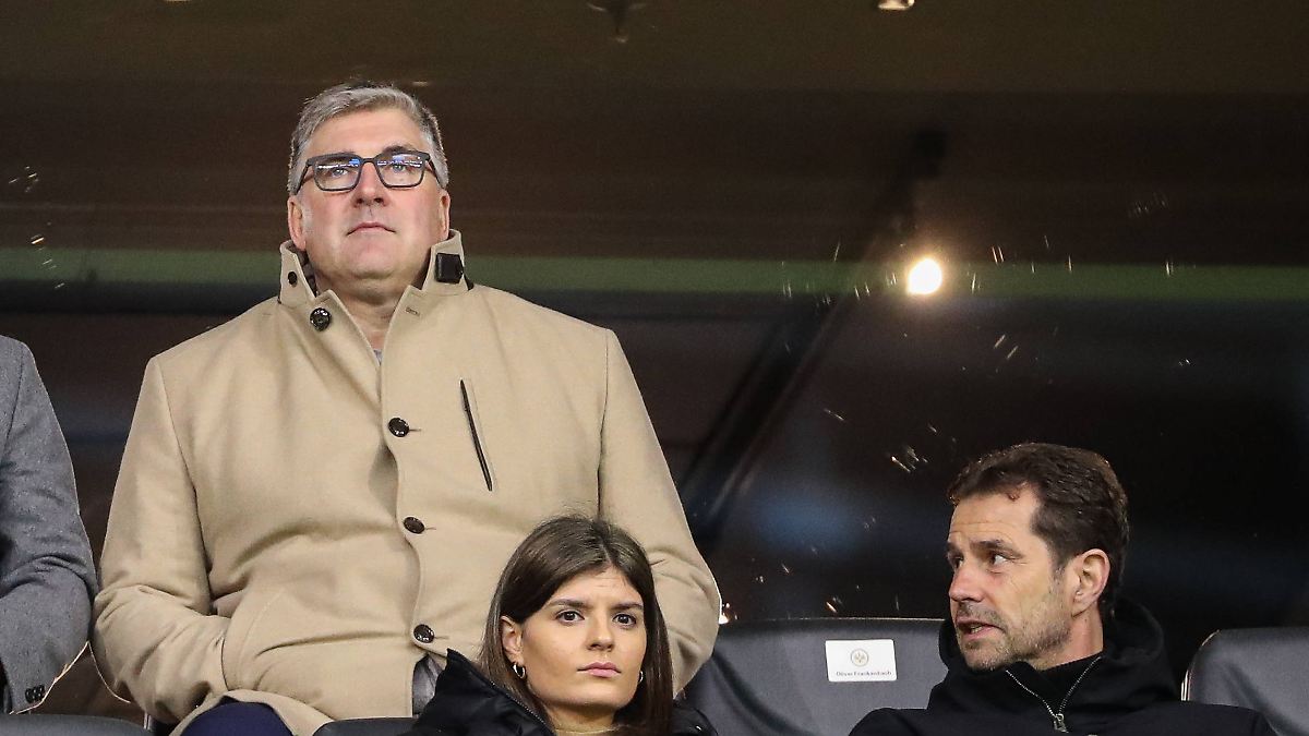 Axel Hellmann mit klarer Kante: DFL-Boss: Lieber Spielabbruch als ...