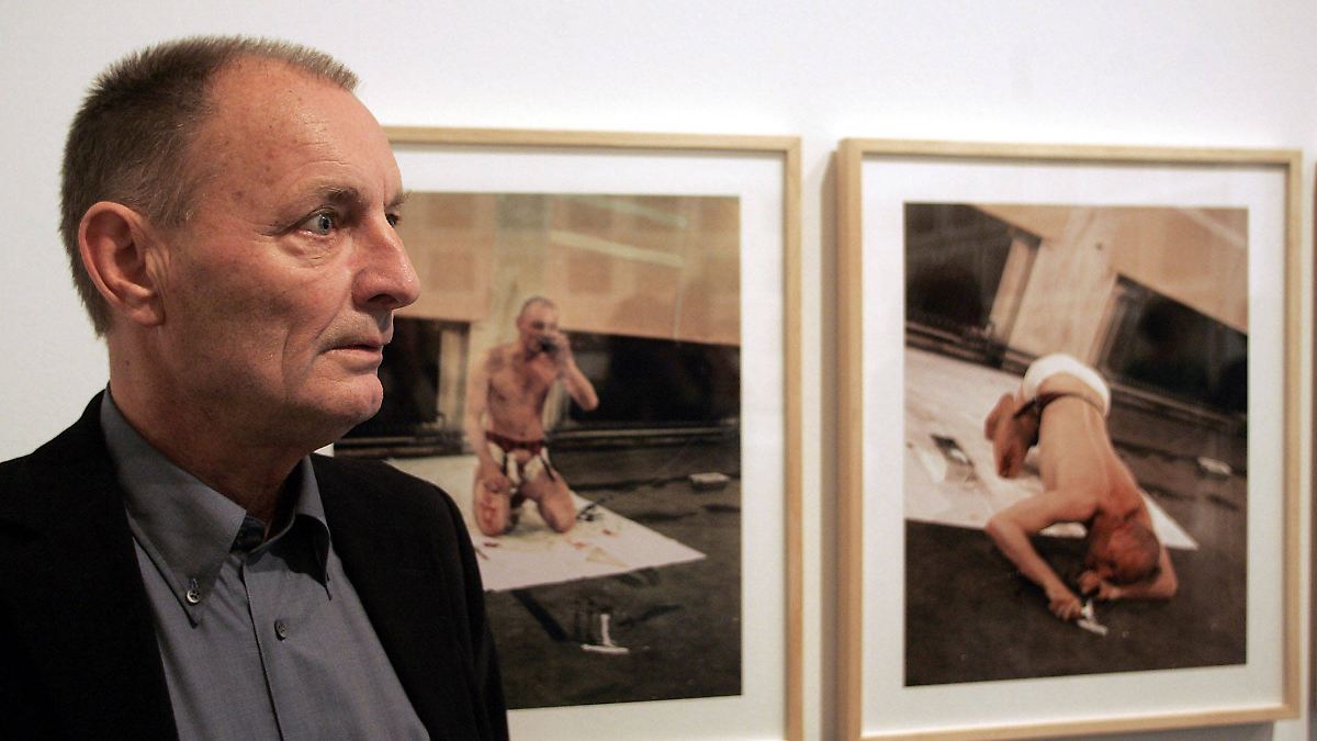 Berühmt durch "Uni-Ferkelei": Aktionskünstler Brus gestorben - n-tv.de