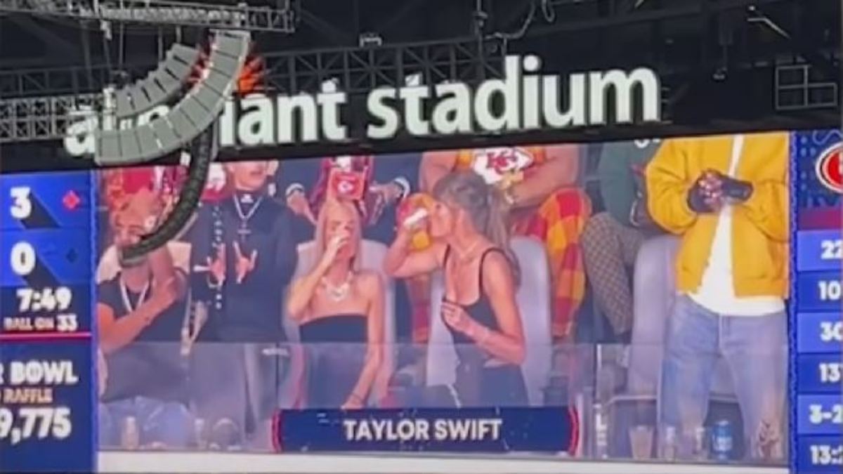 Superstar-Frust und Kelce-Kuscheln: Taylor Swift ext Bier vor rund 100 ...