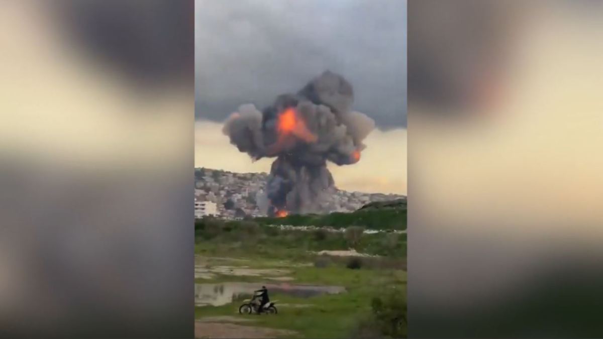 Ziel: Hisbollah-Waffendepot: Israel trifft mit Luftangriff das Landesinnere Libanons - n-tv.de