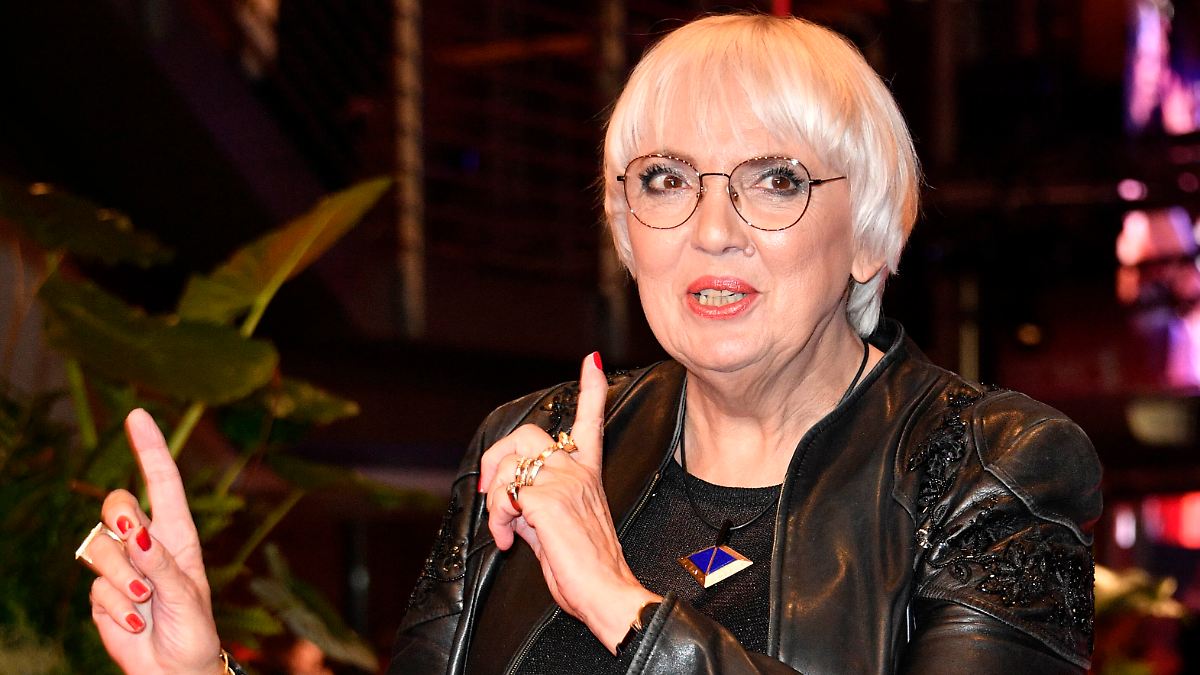 Sie steht selbst in der Kritik: Claudia Roth will Berlinale-Zoff ...