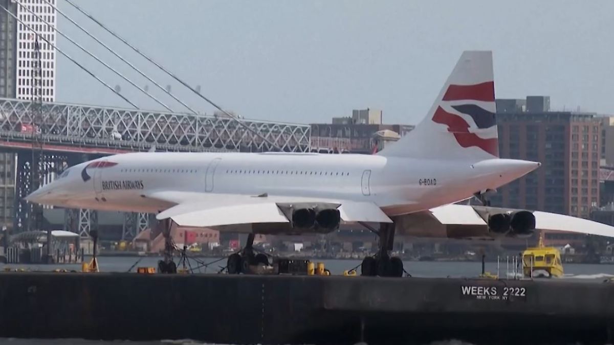 Rekord-Jet auf dem Weg ins Museum: Concorde schippert durch New York ...