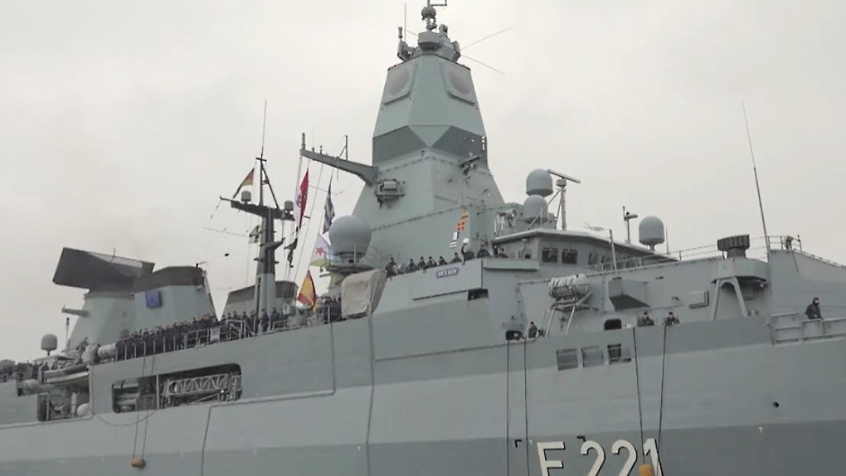 "War durchgehend im Kriegsmarsch": Fregatte "Hessen" kehrt von Einsatz ...