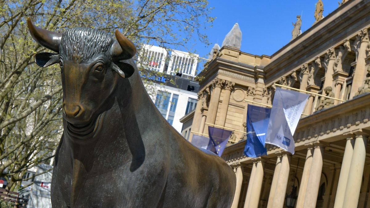 Der Börsen-Tag: Zins-Rückenwind aus den USA treibt Dax kräftig nach oben - n-tv.de