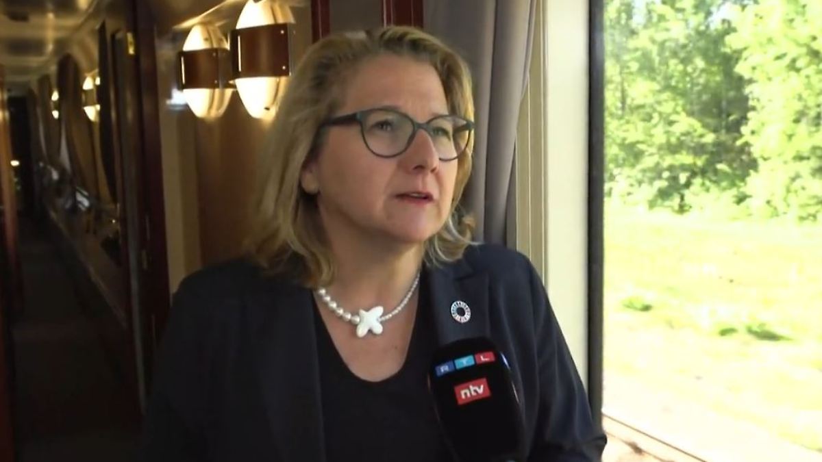 Schulze zu Besuch im Kriegsgebiet: "Ukrainer und Ukrainerinnen bauen ...