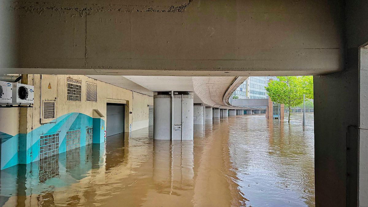 Saarbrücken appelliert an Bürger: Frau nach Hochwasser-Rettungseinsatz gestorben - n-tv.de