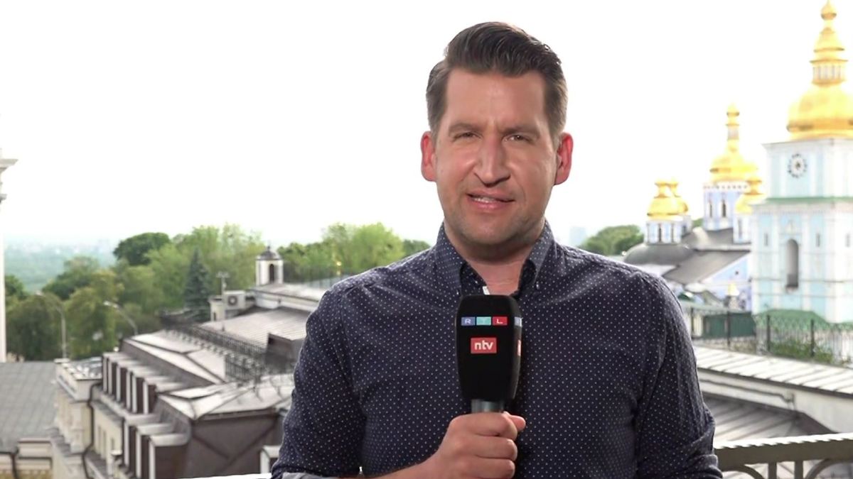 ntv-Reporter begleitet Ministerin: "Baerbock-Besuch wird in der Ukraine ...