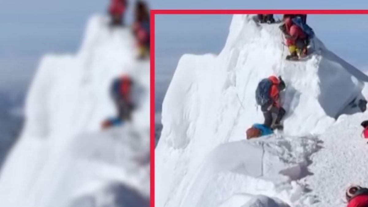 Schon jetzt erste Tote: Stau auf Everest - Bergsteiger stürzen in die ...