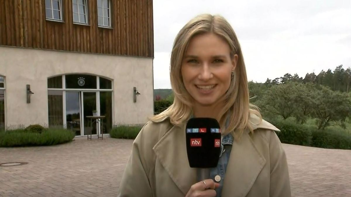 ntv-Reporterin fragt nach: Mit diesem DFB-Star unterhielt sich ...