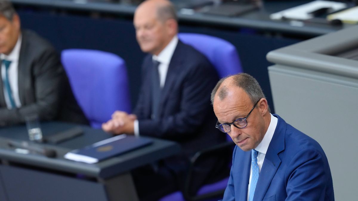 Vorgehen gegen Islamismus: CDU-Chef Friedrich Merz bietet Bundeskanzler Olaf Scholz Gespräche an ...