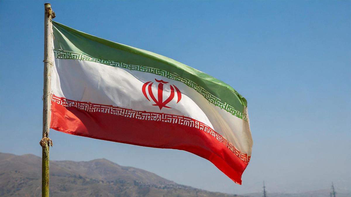 Träger Simorgh: Iran befördert offenbar Gerät mit Rekordgewicht in ...