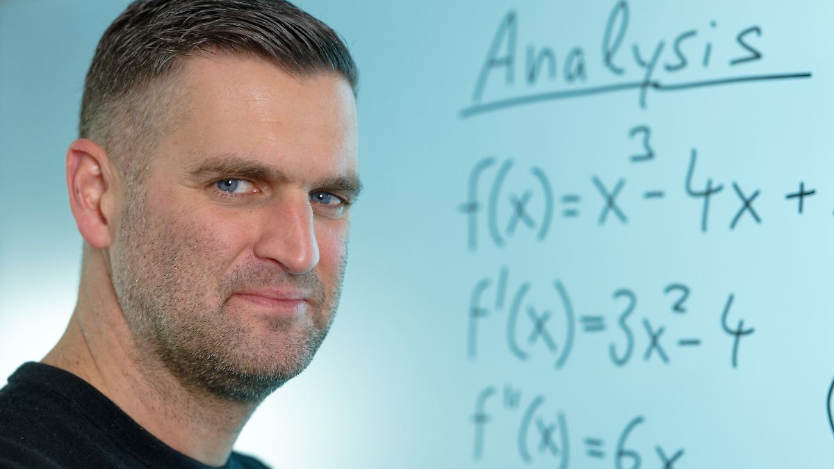 Der Mathe-Flüsterer mit einem Millionen-Publikum: Daniel Jung - n-tv.de