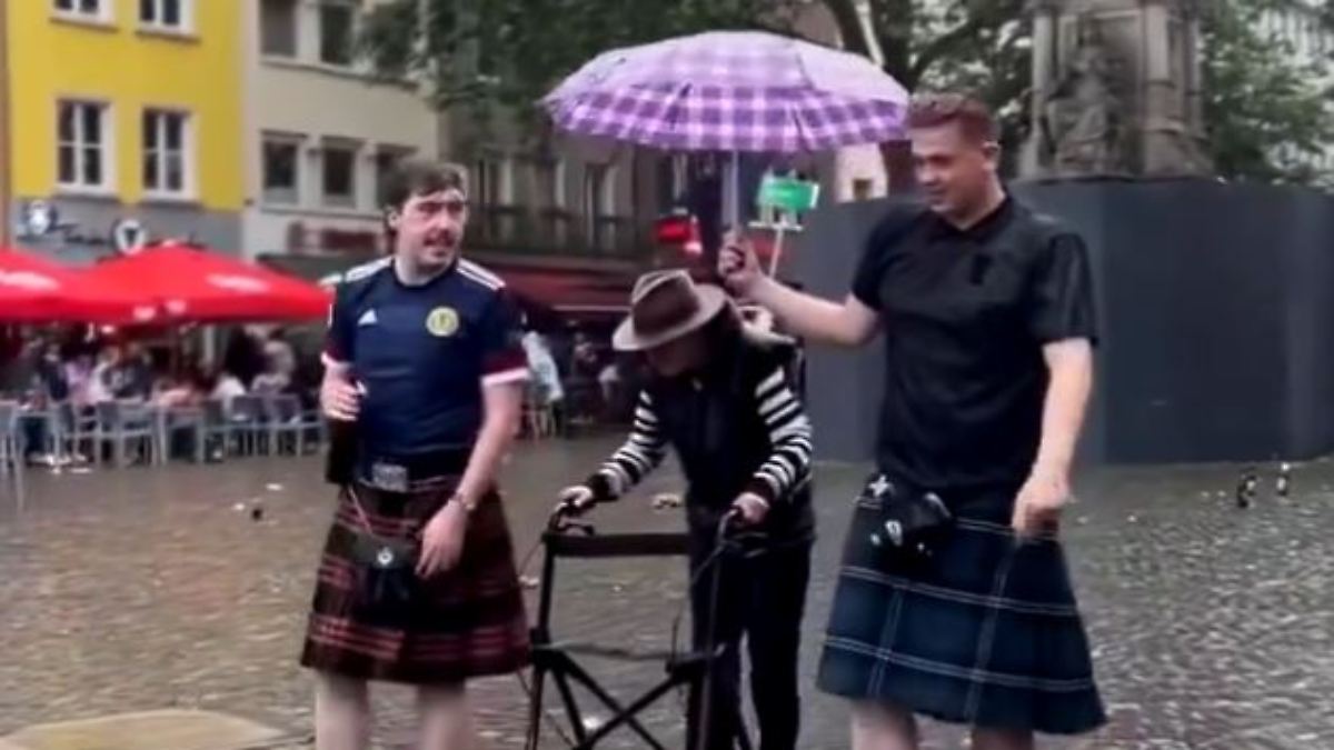 Rührendes Regen-Geleit: Diese Schotten-Szene berührt die Fußball-EM - n ...