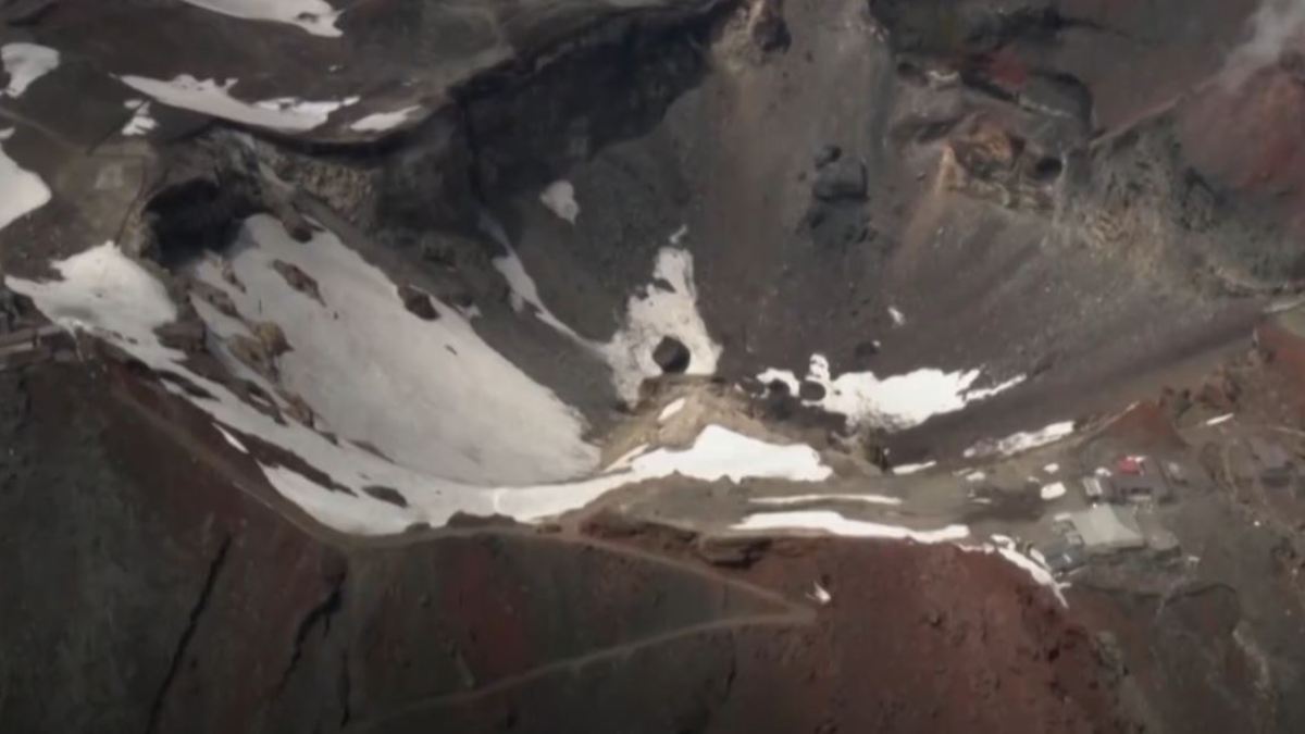 Bei Suche nach Vermisstem: Rettungskräfte finden drei Leichen im Krater ...