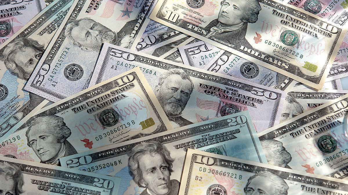 Der Börsen-Tag: "Rote Welle": Dollar stark, Euro schwach - Kommt jetzt ...