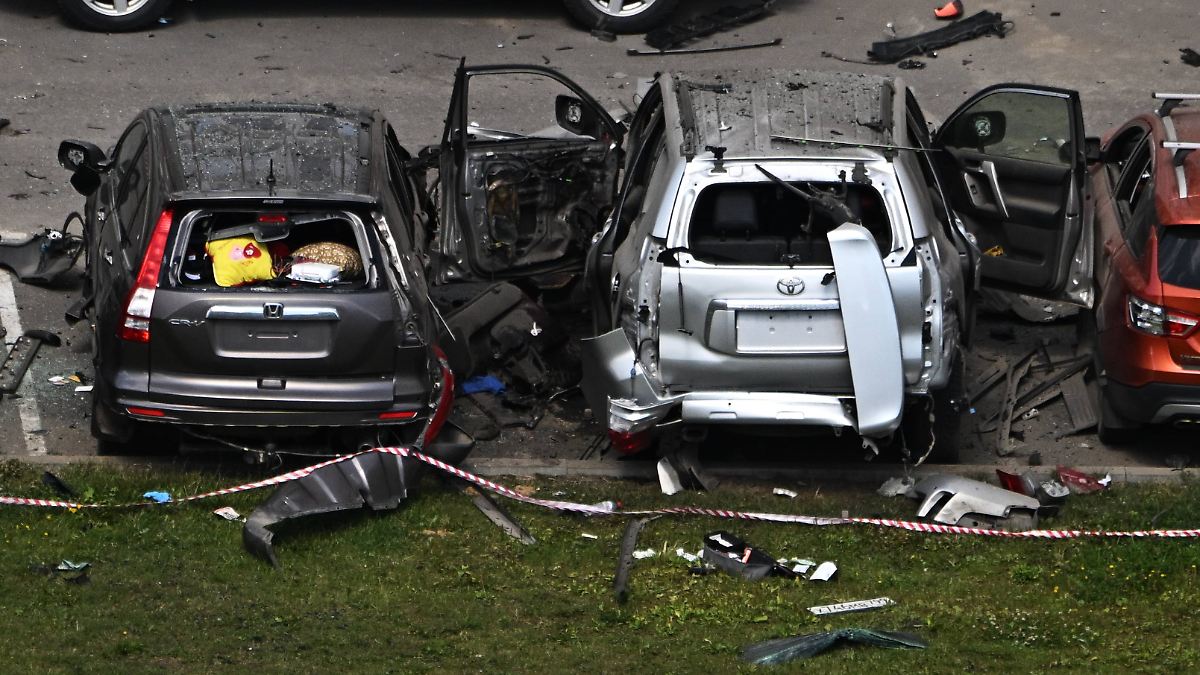 Autobombe reißt bei Explosion in Moskau russischem Offizier Füße ab - n ...