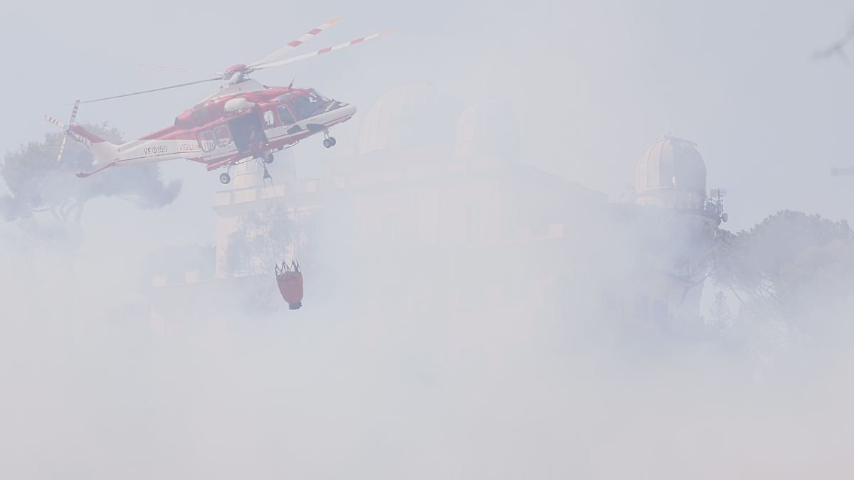 Flammen im Nordwesten der Stadt: Riesiger Brand vernebelt Teile Roms ...