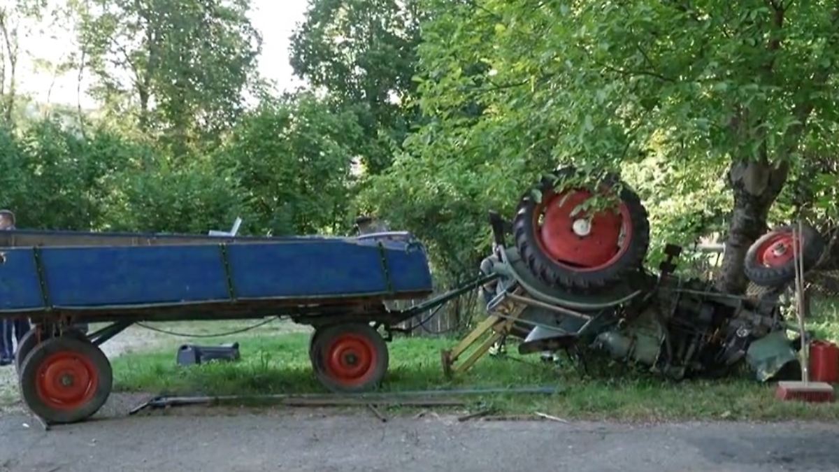 15 Verletzte in Mittelfranken: Traktor mit Anhänger voller Menschen ...