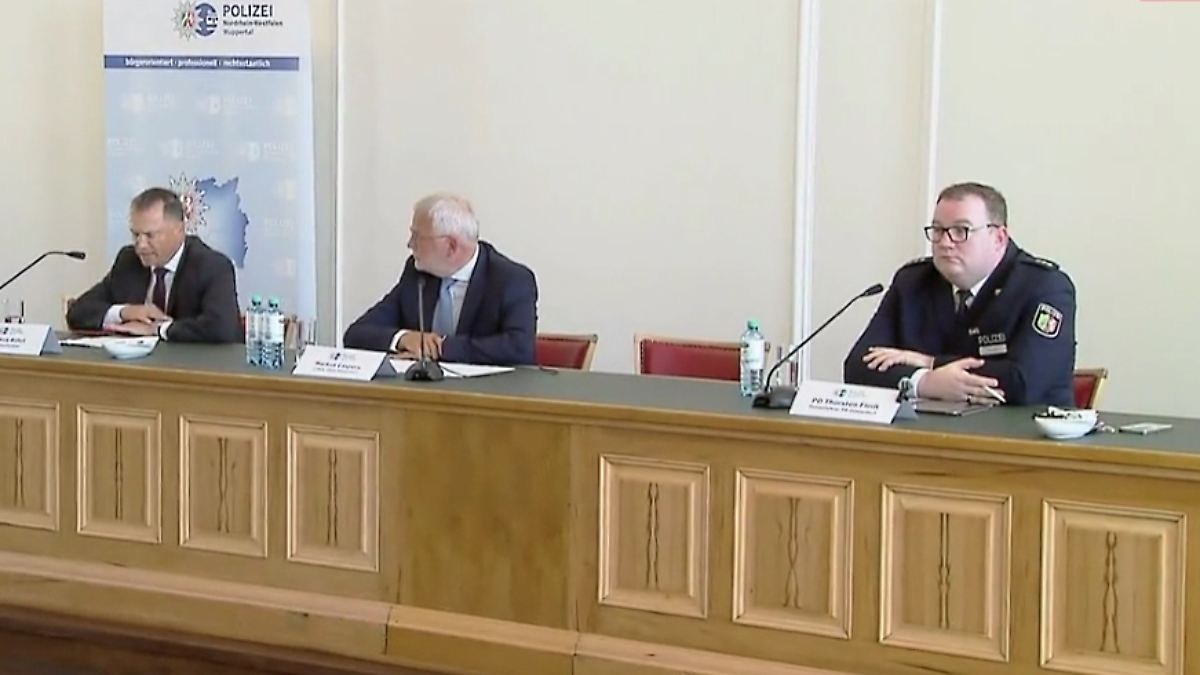 Pressekonferenz zu Messerangriff: Polizei informiert zu Ermittlungen im ...