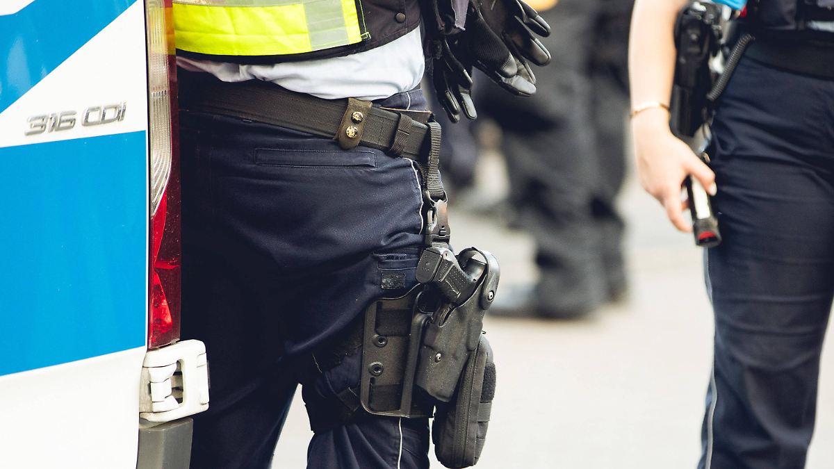 Beamte erschießen 26-Jährigen: Mann in NRW geht mit Messer auf Passanten und Polizei los - n-tv.de