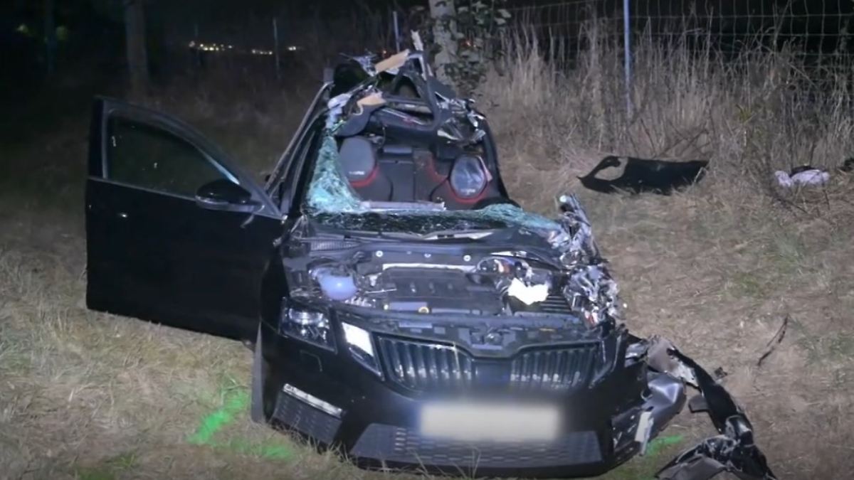 25-Jähriger stirbt auf B29: Auto prallt bei Aalen auf Klein-LKW - n-tv.de