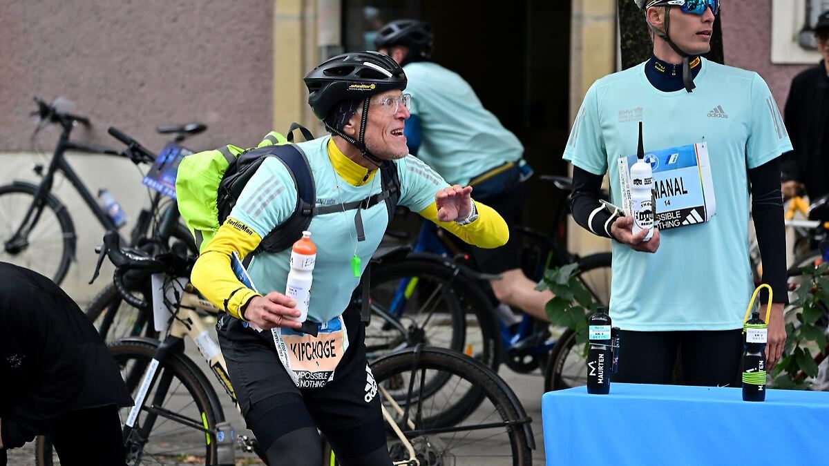 "Bottle Claus" Claus-Henning Schulke im Interview: "Ich finde, das ist ein geiler Spitzname" - n ...