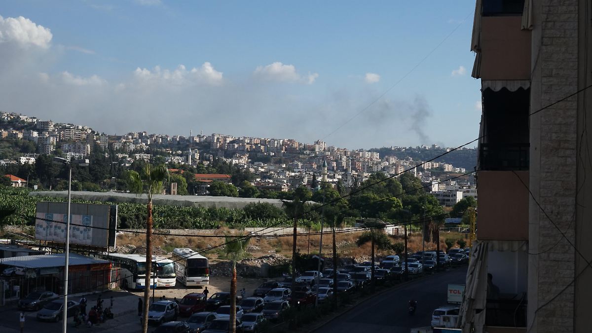 Hisbollah-Kommandeur im Visier: Israel bombardiert erneut Vorort von Beirut - n-tv.de