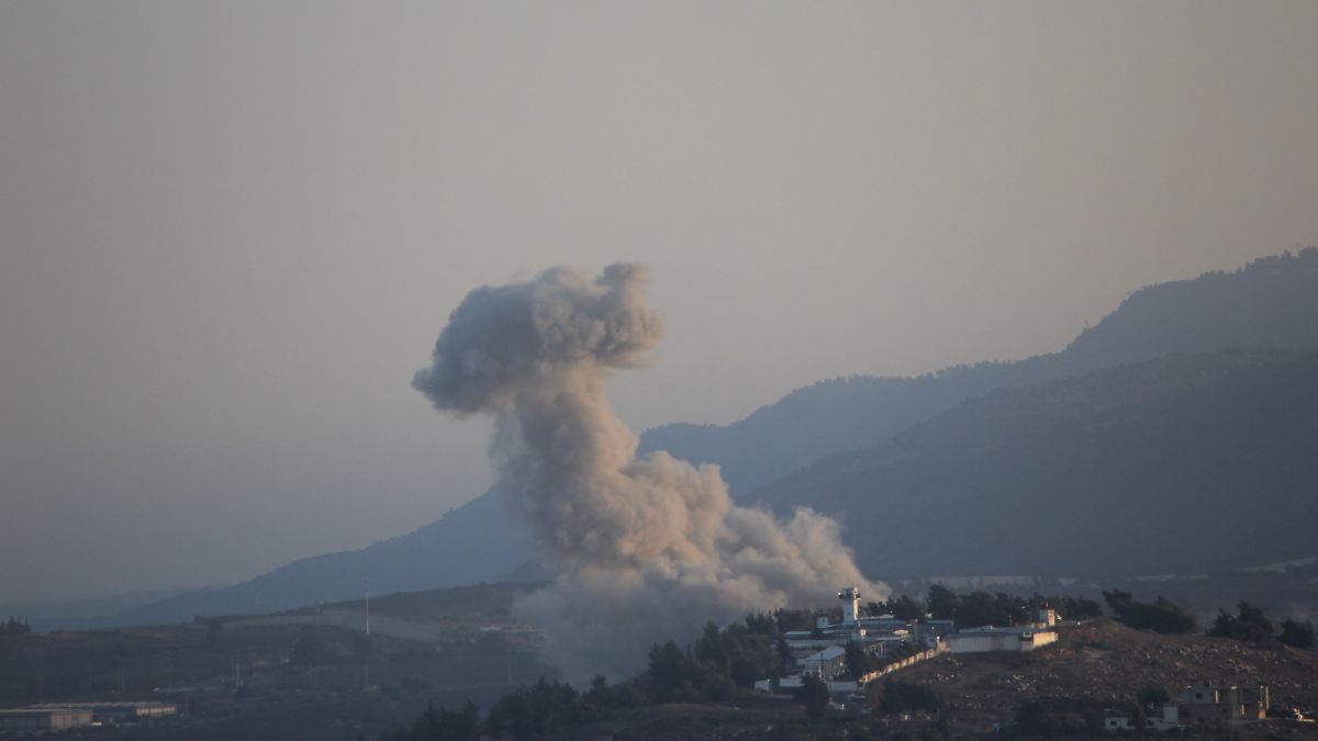 Der Tag: Hisbollah bestätigt Tod von Kommandeur, Israel setzt Angriffe auf Ziele im Libanon fort ...