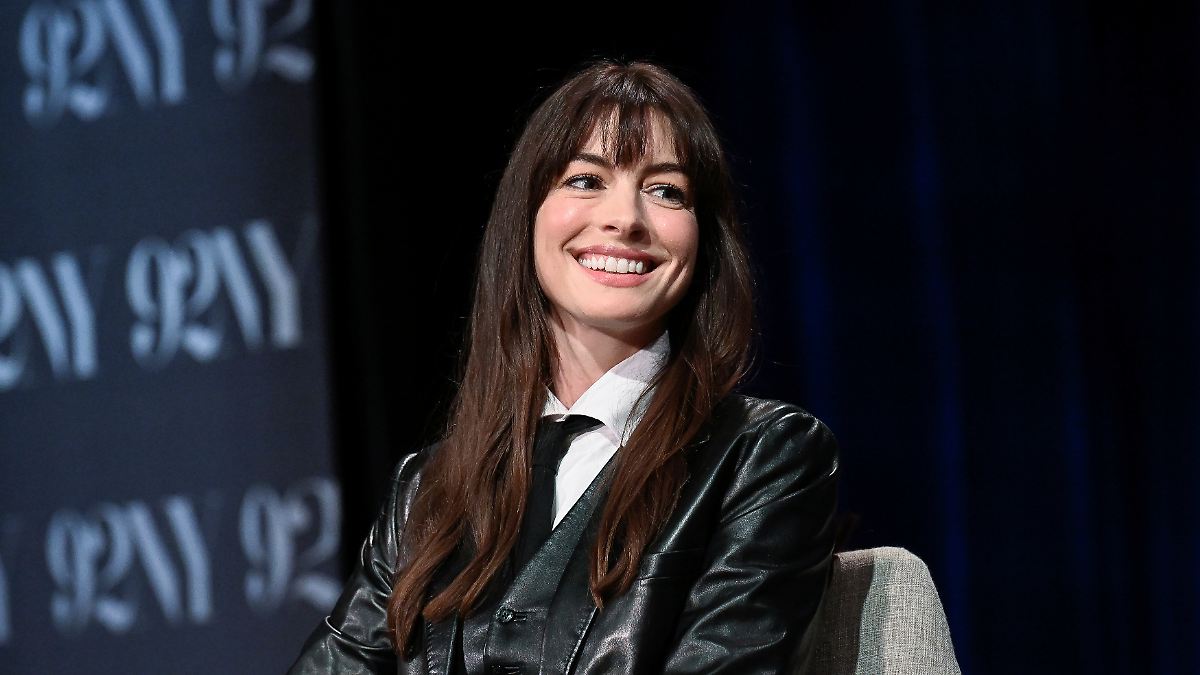 "Wunder geschehen": Anne Hathaway kehrt in königliche Rolle zurück - n ...