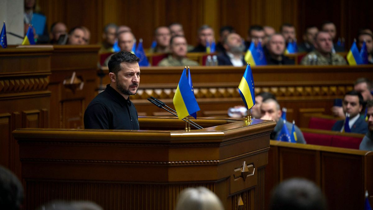 Selenskyj stellt fünf Punkte vor: Das ist der "Siegesplan" der ukrainischen Regierung - n-tv.de