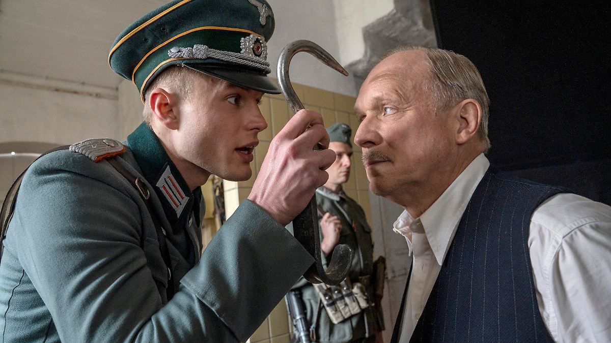 "Tatort" im Zweiten Weltkrieg: Hatte Hitler wirklich nur ein Ei? - n-tv.de