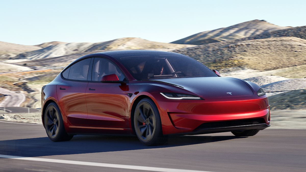 Viel Druck zum fairen Kurs: Kann Tesla sportlich? Model 3 Performance ...