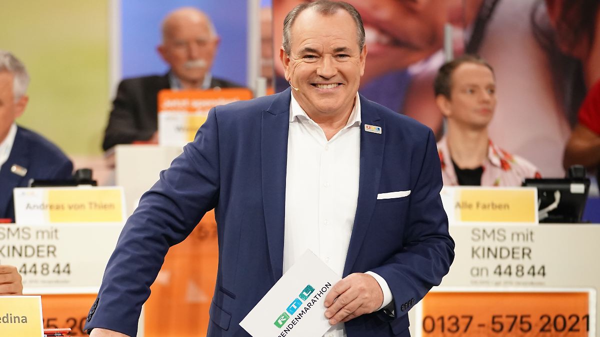 Der RTL-Spendenmarathon startet und Moderator Wolfram Kons ist genau ...