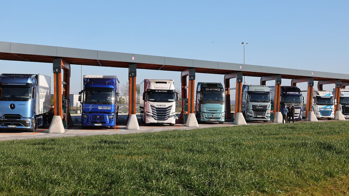 Der Börsen-Tag: Zwei große Ladeparks für E-LKW eröffnet - n-tv.de