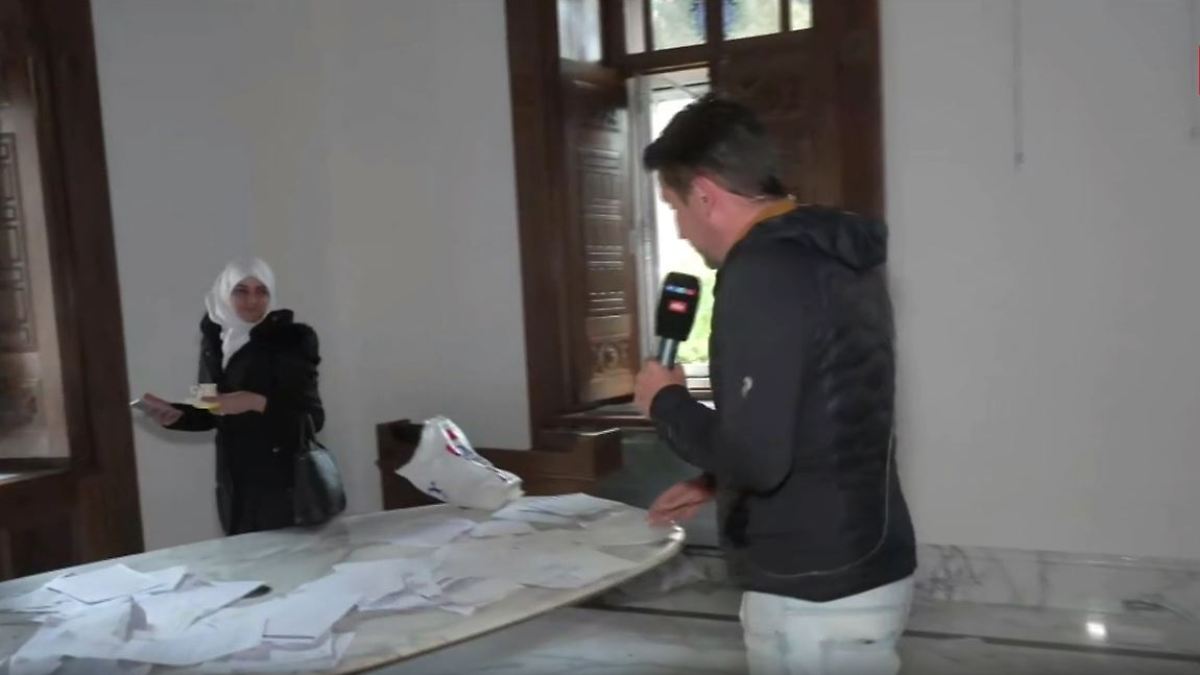 Rebellen erlauben Zutritt: ntv-Reporter zeigt Assad-Villa von innen - n ...