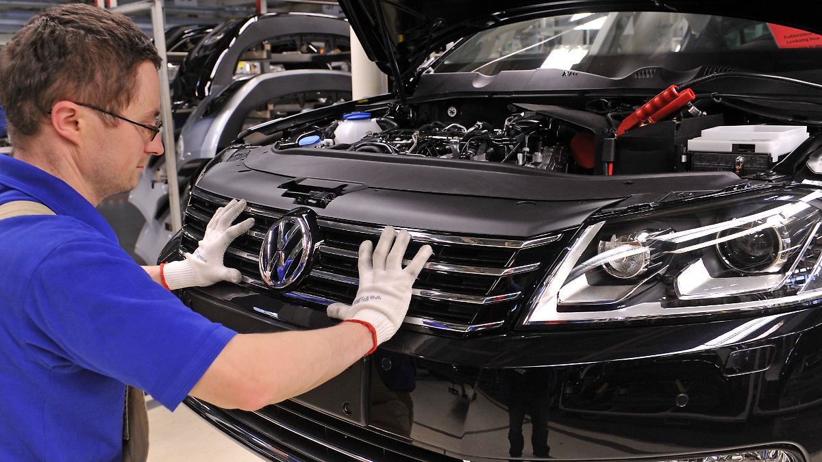 "Das sind harte Entscheidungen": VW will mehr als 35.000 Stellen ...