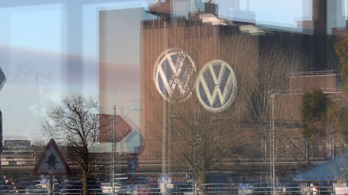 "Müssen Teil der Lösung sein": 4000 VW-Manager sollen auf zehn Prozent ...