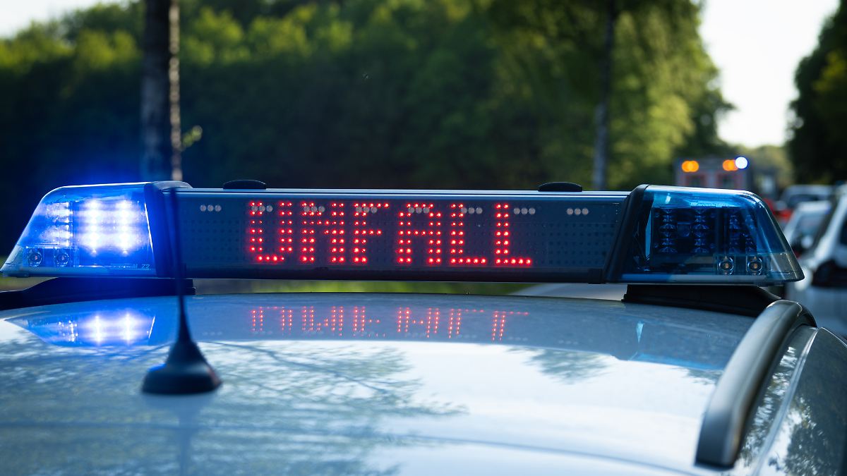 Unglück in Sachsen-Anhalt: Zehnjähriger stirbt bei Massenunfall auf A9 - n-tv.de