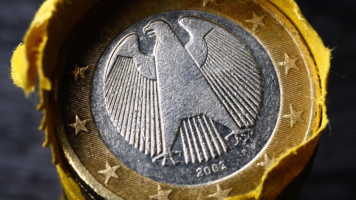 Der Börsen-Tag: Zoll-Spekulationen machen Euro deutlich härter - Dollar ...