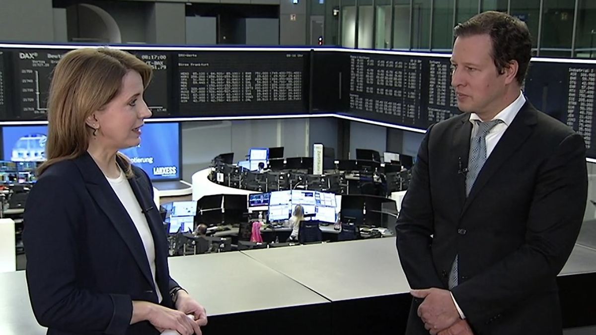 Tim Cook feiert Rekordquartal: Brosey: Zwei Gründe für Apple-Rückgang ...