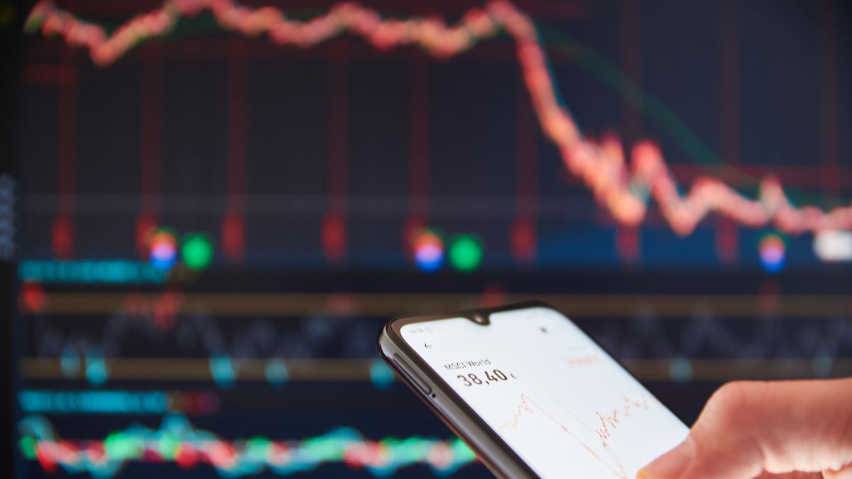 Volatilität beim MSCI World: Sollten Anleger jetzt ihr Sparplan-Tempo anpassen? - n-tv.de