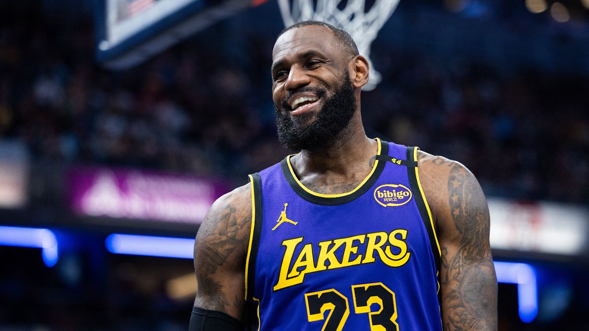 NBA: Blitzgescheiter LeBron James schubst Ball für die Los Angeles ...