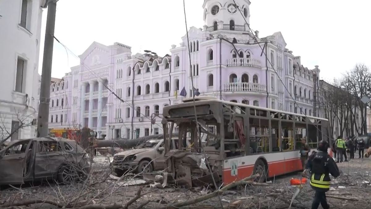 Schwerer russischer Angriff: Raketen treffen feiernde Menge in Sumy ...