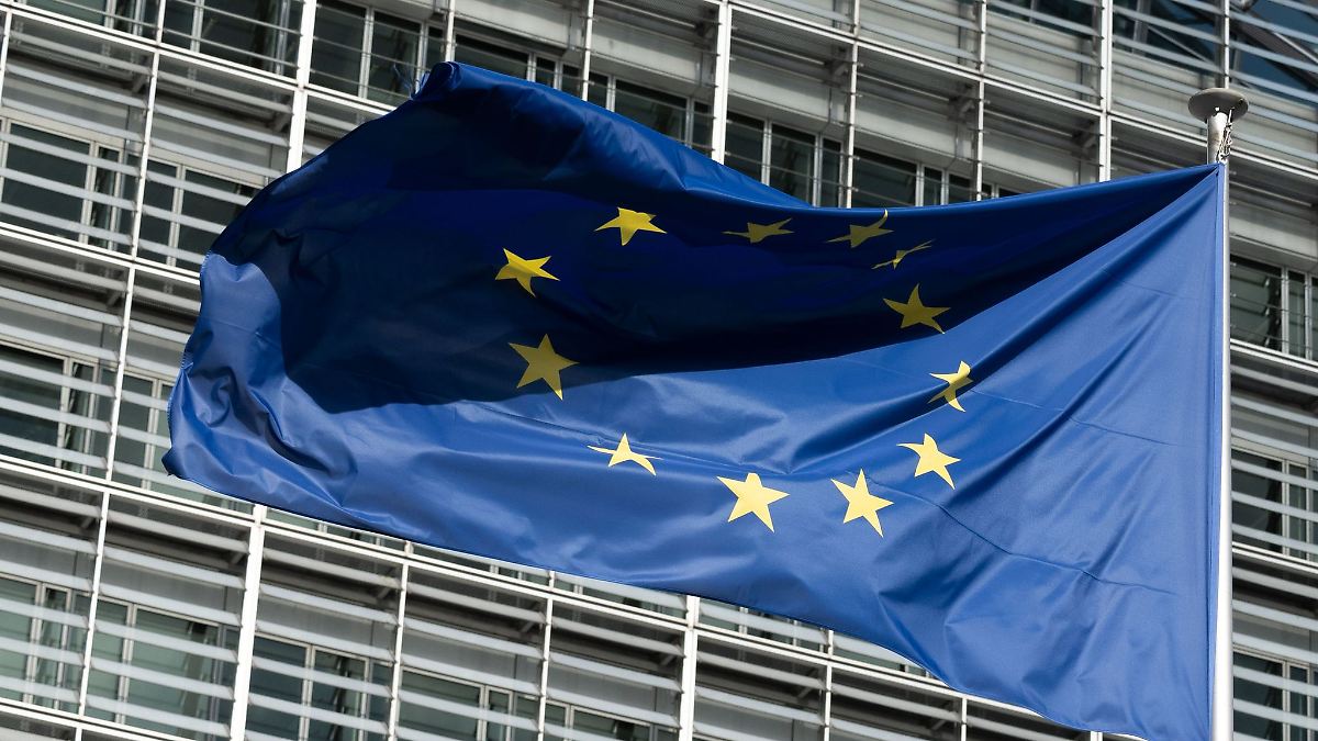 DMA-Strafen gegen US-Konzerne: EU verhängt 700 Millionen Euro Bußgelder gegen Apple und Meta - n ...