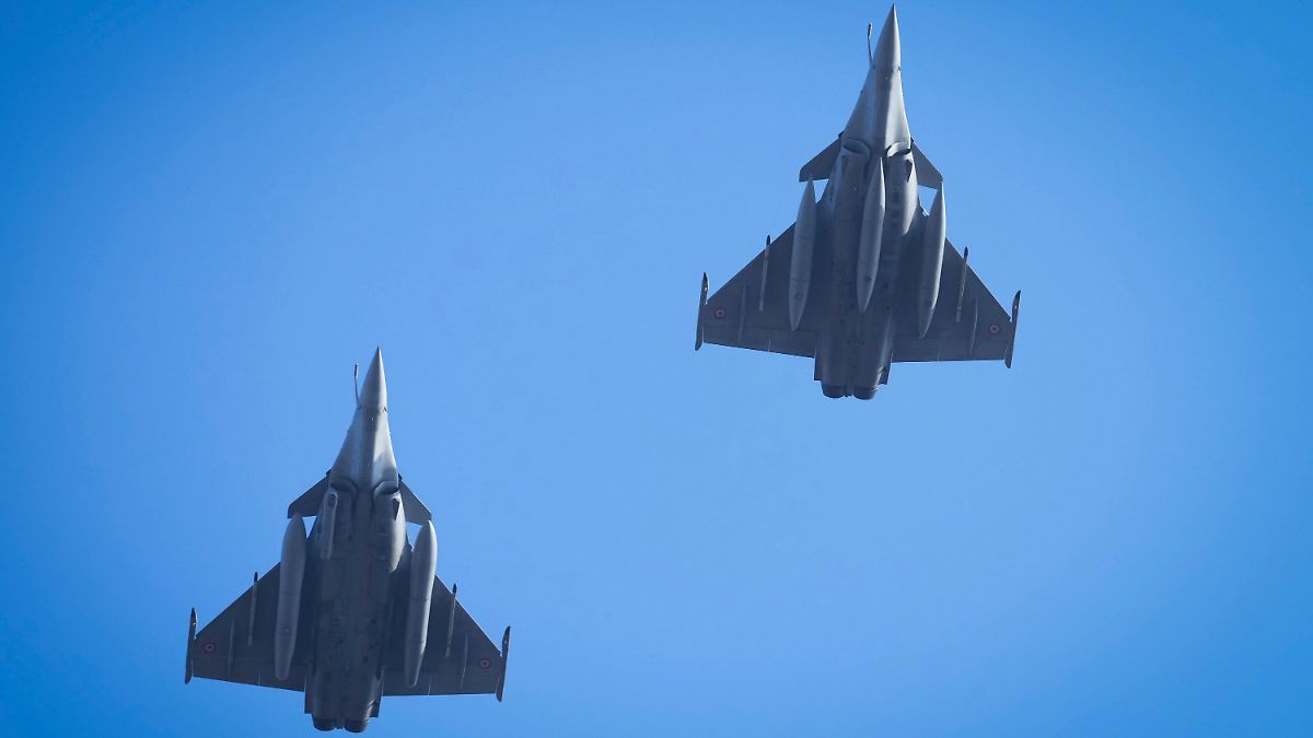 Test mit Kampfjets: Deutsche KI schlägt menschlichen Piloten in ...