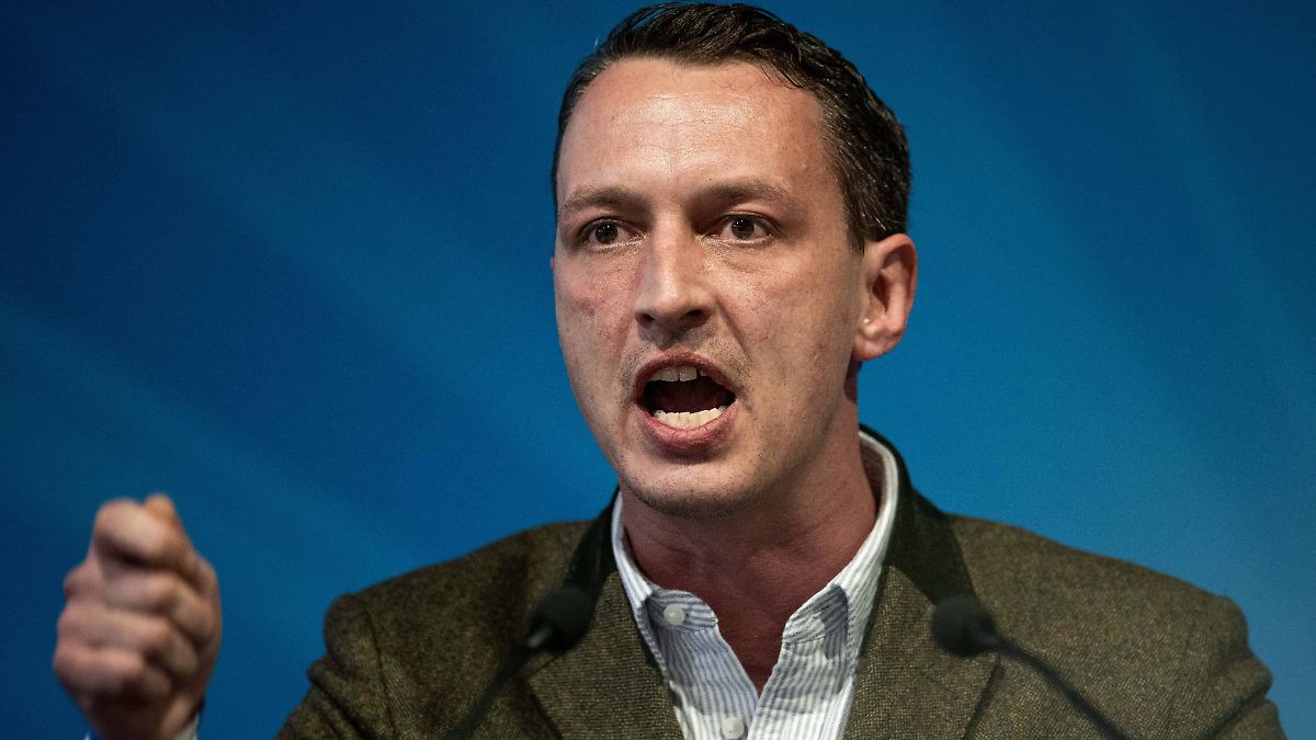 Witze über brennende Heime: E-Mails belasten umstrittenen AfD-Politiker ...